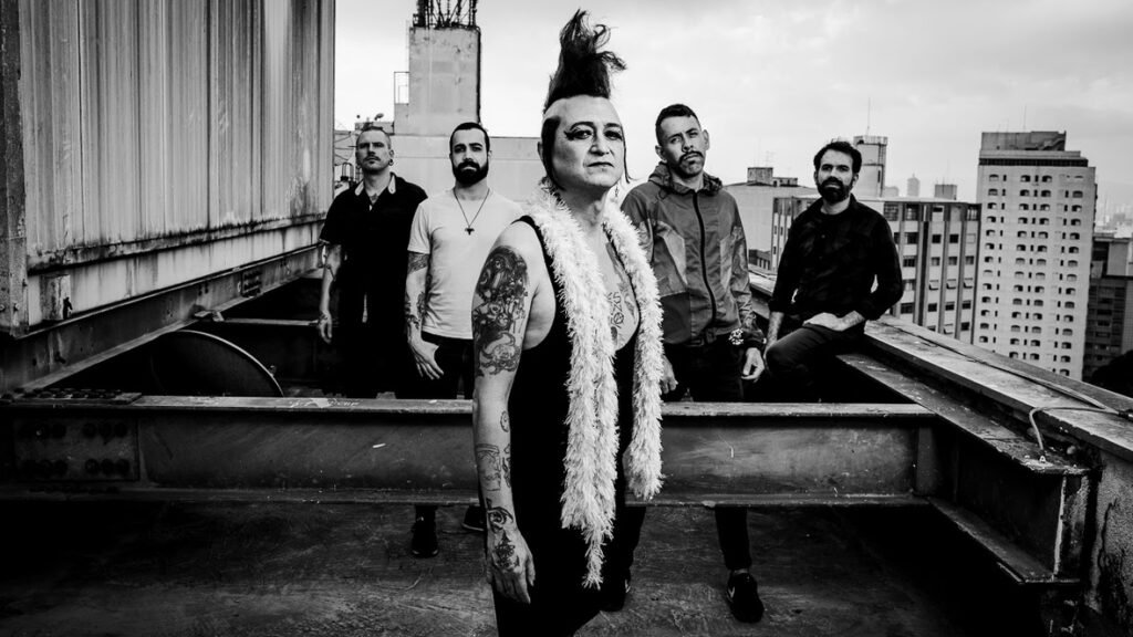 Dance of Days celebra 25 anos em show com Dominatrix em SP
