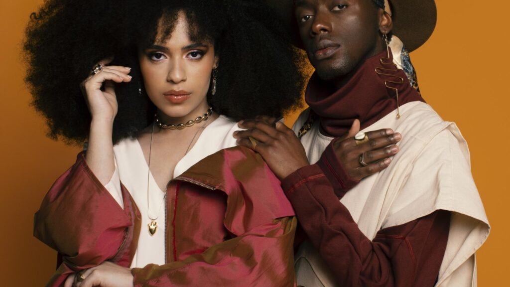 ÀVUÀ transmite o sentimento que os guia em seu álbum de estreia